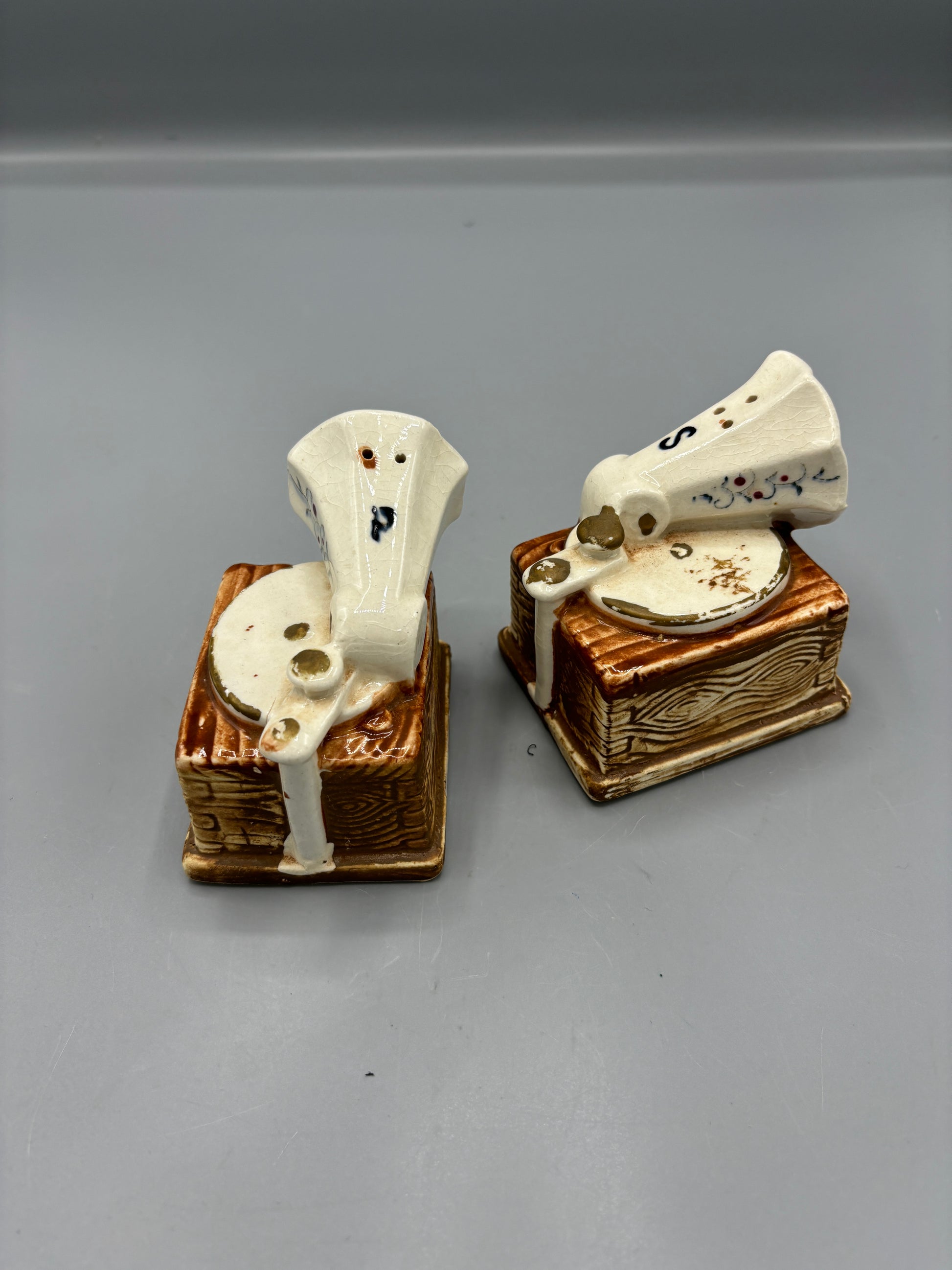 Vintage phonograph record salt & pepper – The Piccadilly Circus