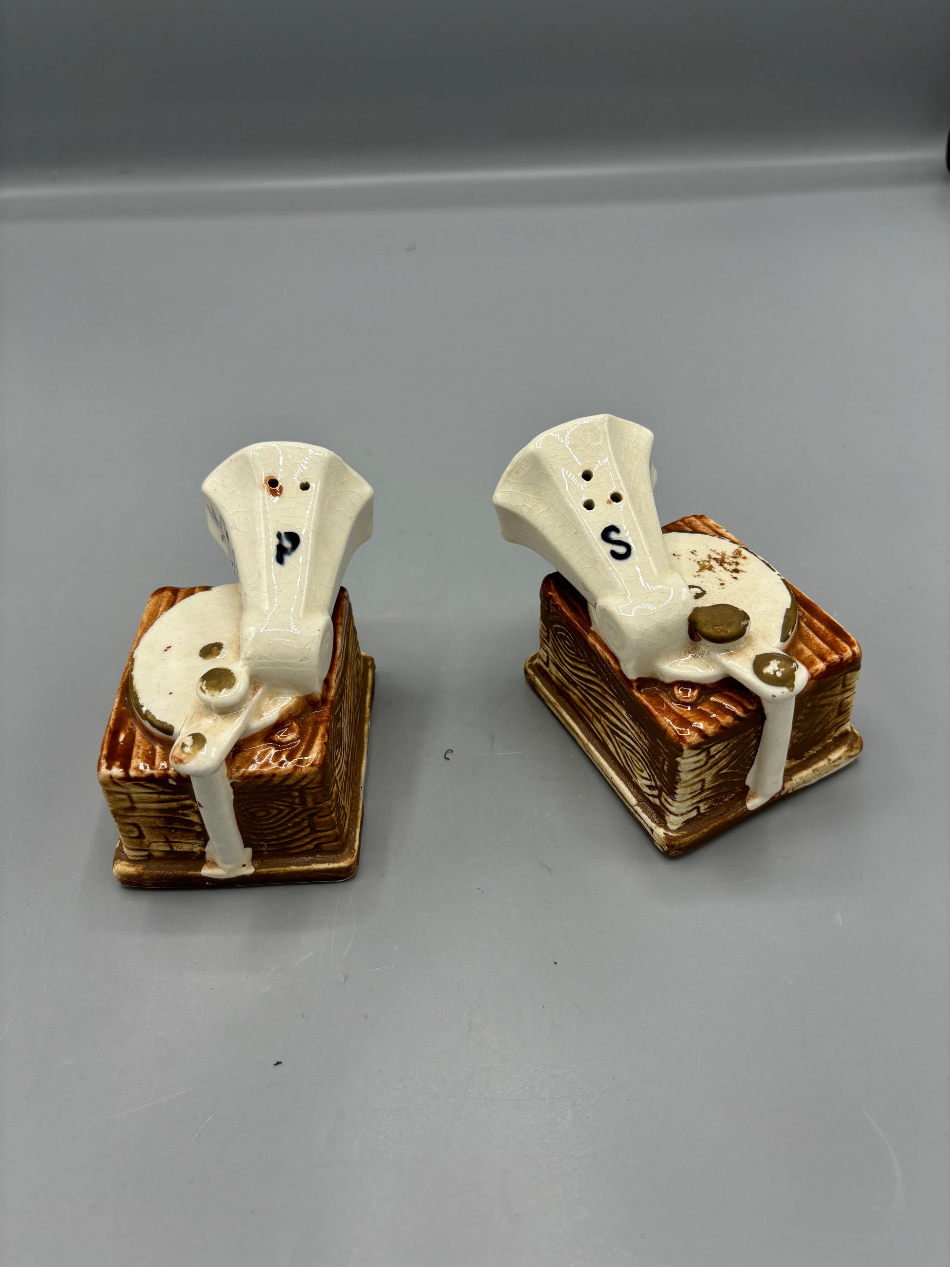 Vintage phonograph record salt & pepper – The Piccadilly Circus